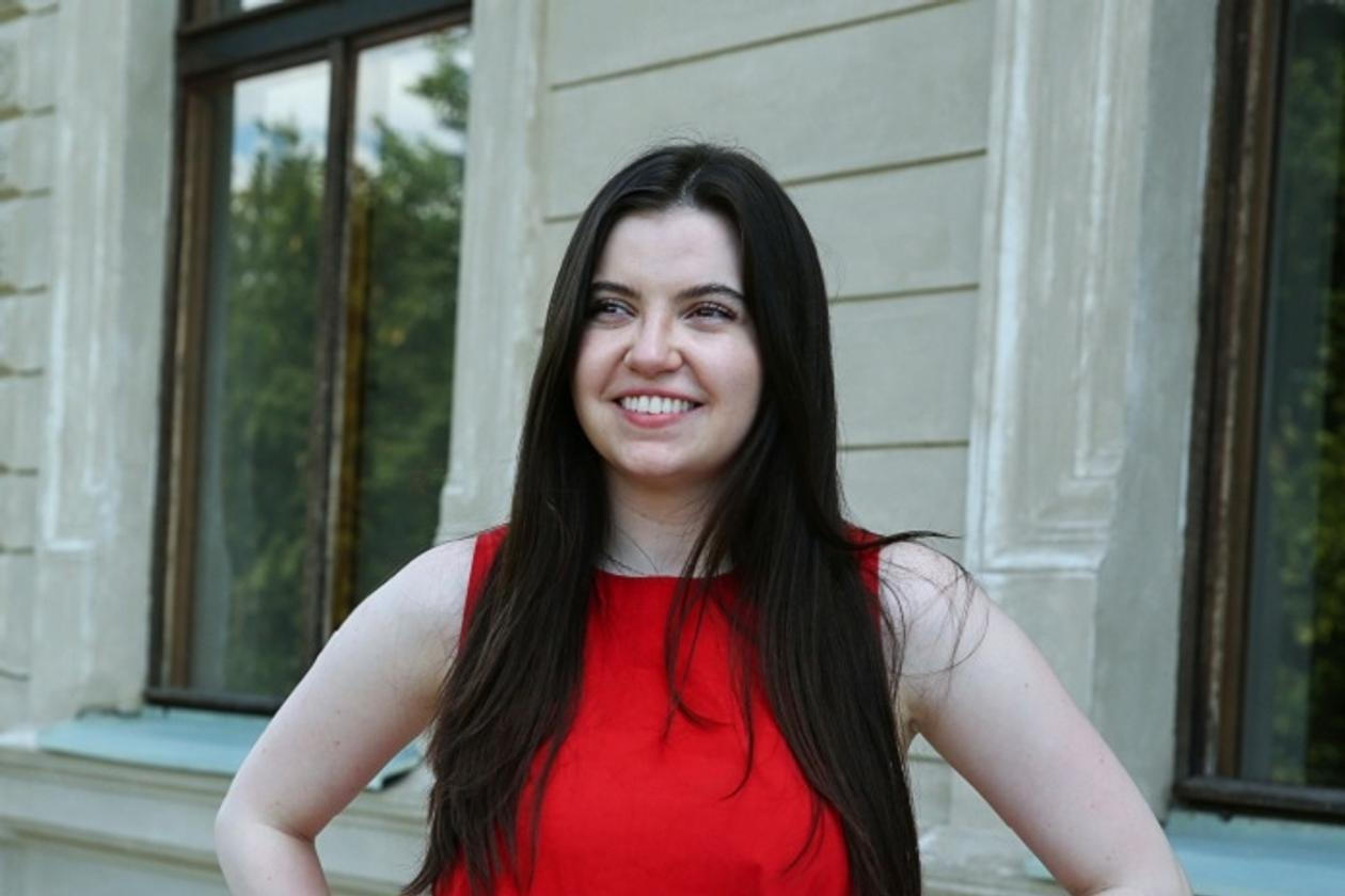 „Jako mladou novinářku vás lidé neberou vážně.“ Získala Pulitzera, učí ...