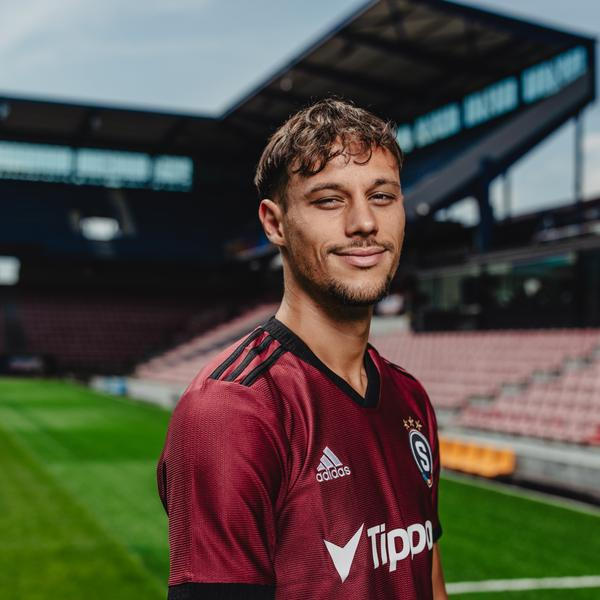 Slovák s perfektní češtinou. Sparta představila nového brankáře ...