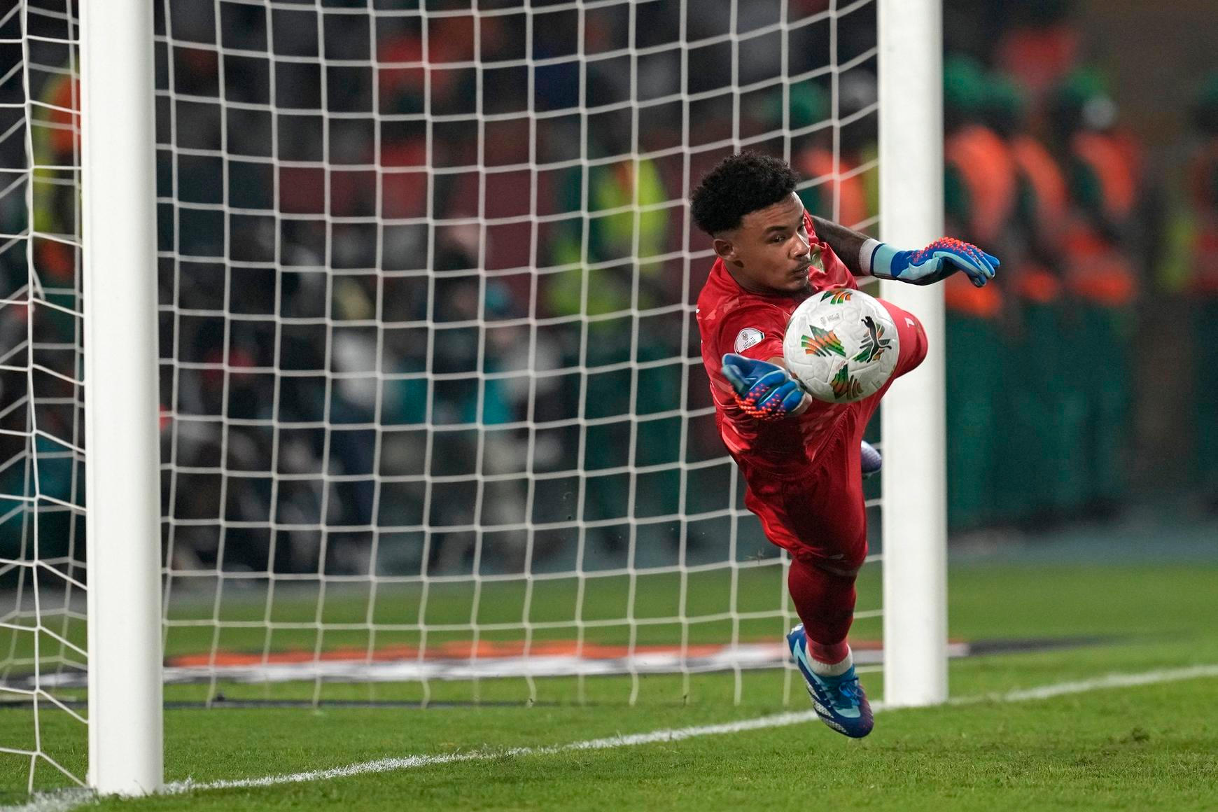 Video: Neuvěřitelně chytil čtyři penalty! Brankář JAR zářil v ...