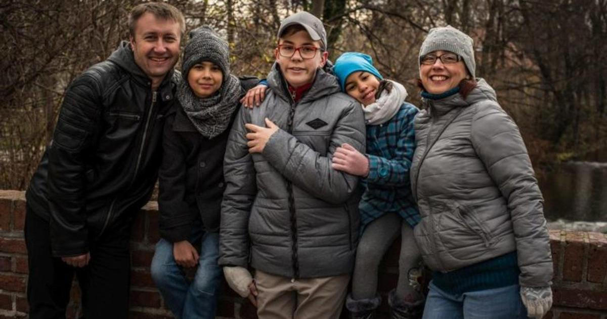 Když "bílá" rodina adoptuje Romčata... "Asi jsme dost neobvyklý úkaz ...