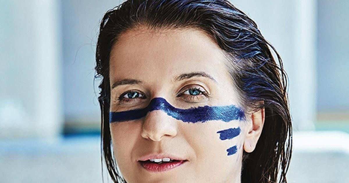 V dětství ji znásilnil rodinný známý. Trauma přetavila v sílu a za svou ...