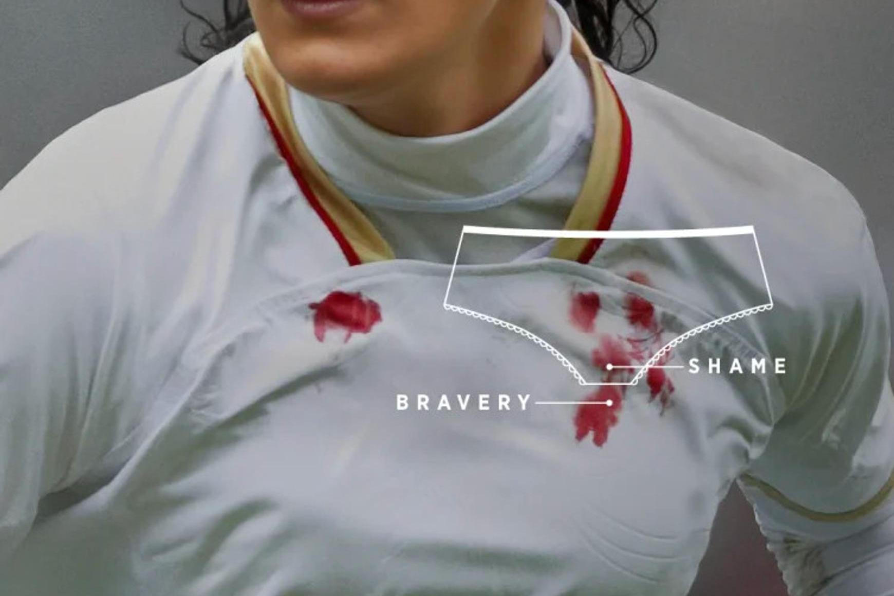 Každá skvrna je součástí hry. Fotbalistky se snaží prolomit menstruační ...